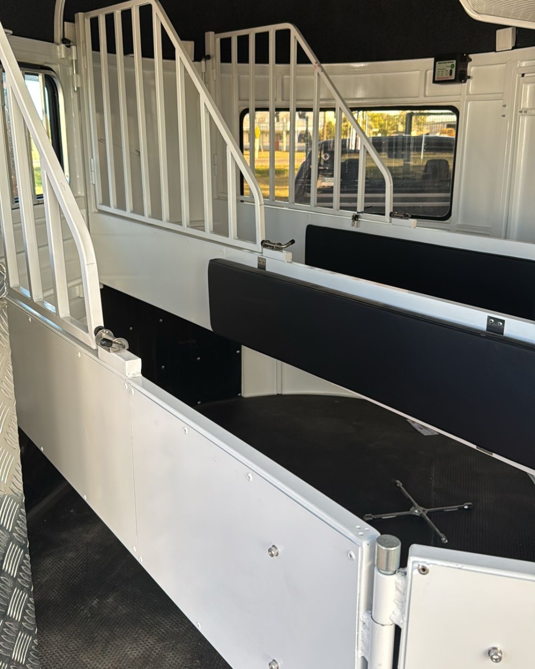 #2 Trailer de Caballos Diagonal para 2 Caballos | modelo "DELUXE ...